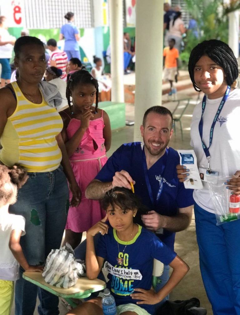 Remove Head Lice with the LiceMeister Comb | HeadLice.Org